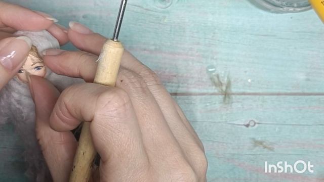 Девушка с коромыслом: клеим волосы и тонируем акрилом