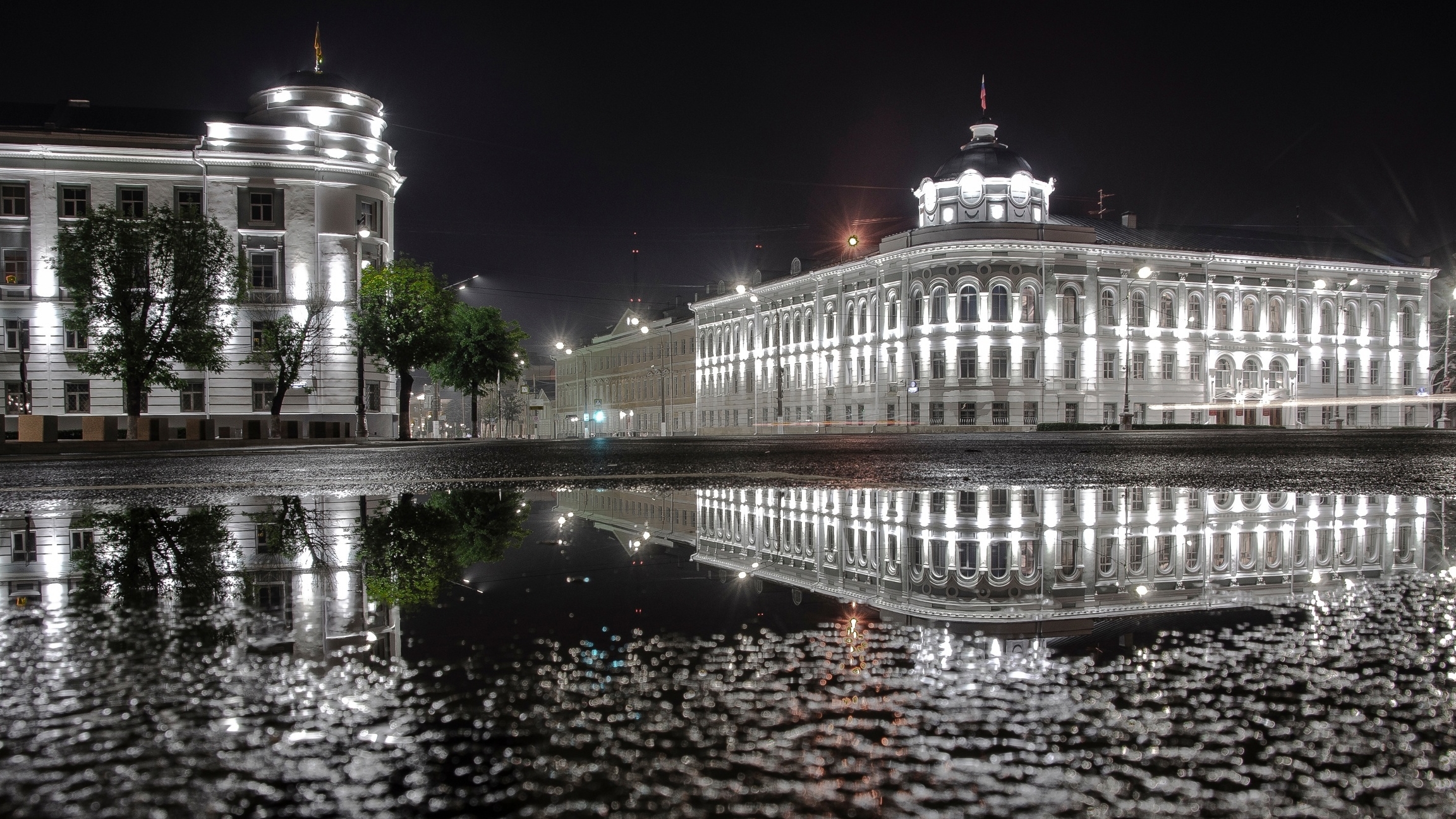 В ОТРАЖЕНИЯХ НОЧИ