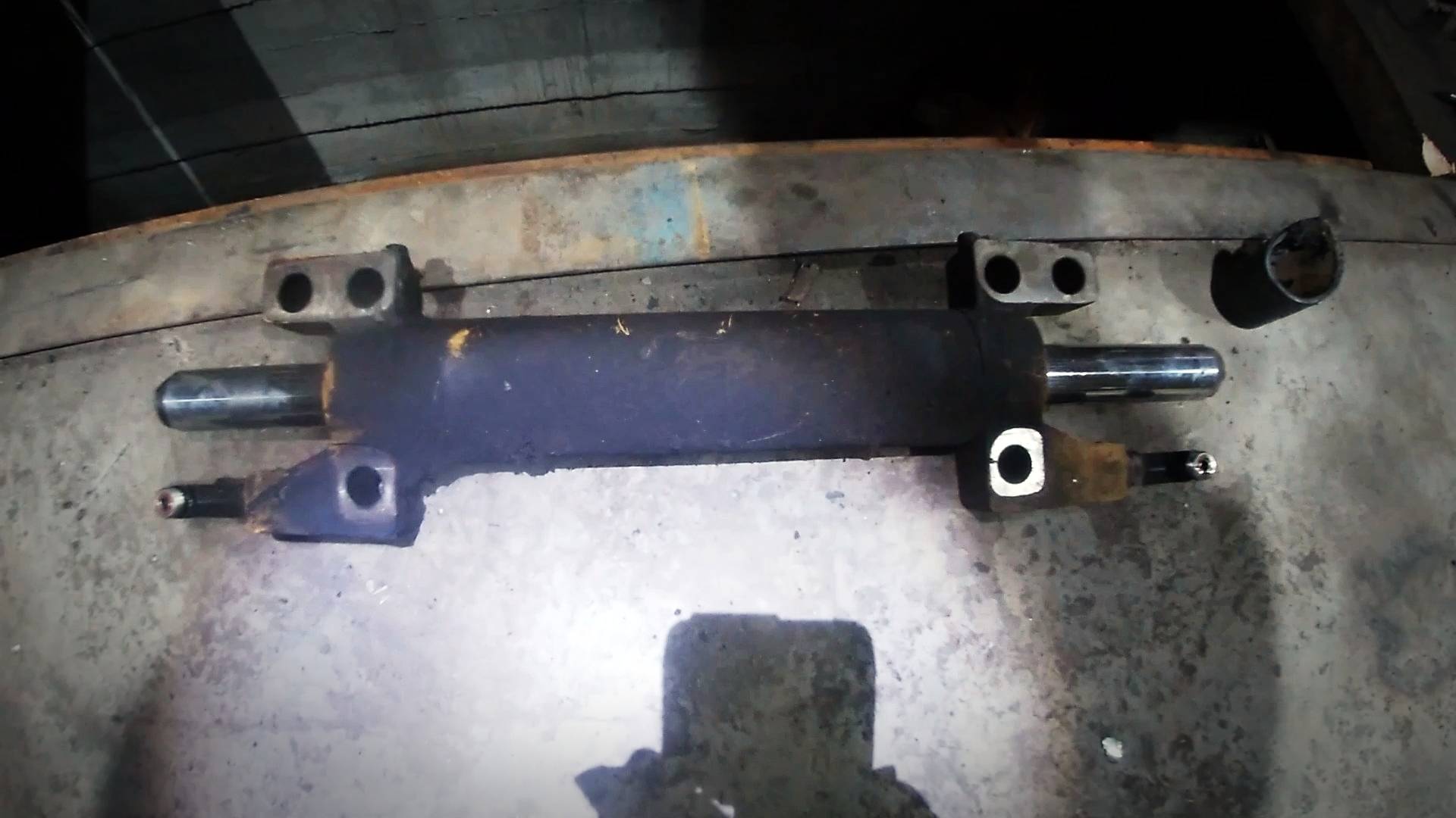 Как поменять ремкомплект на рулевом гидроцилиндре. Экскаватор погрузчик.