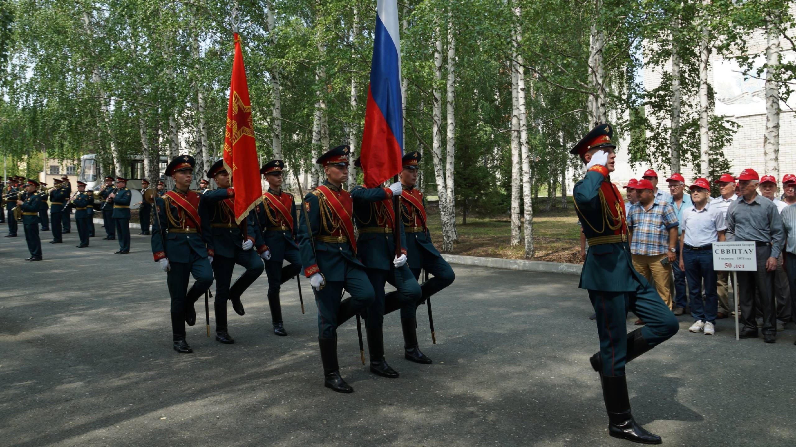 40-летие выпуска-вынос знамени