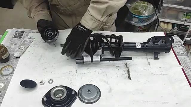 Замена пыльников передних стоек Nissan Dayz (Mitsubishi Ek)