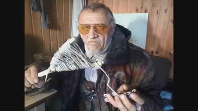 Китайский самолов в деревенской жерлице-рогатке.