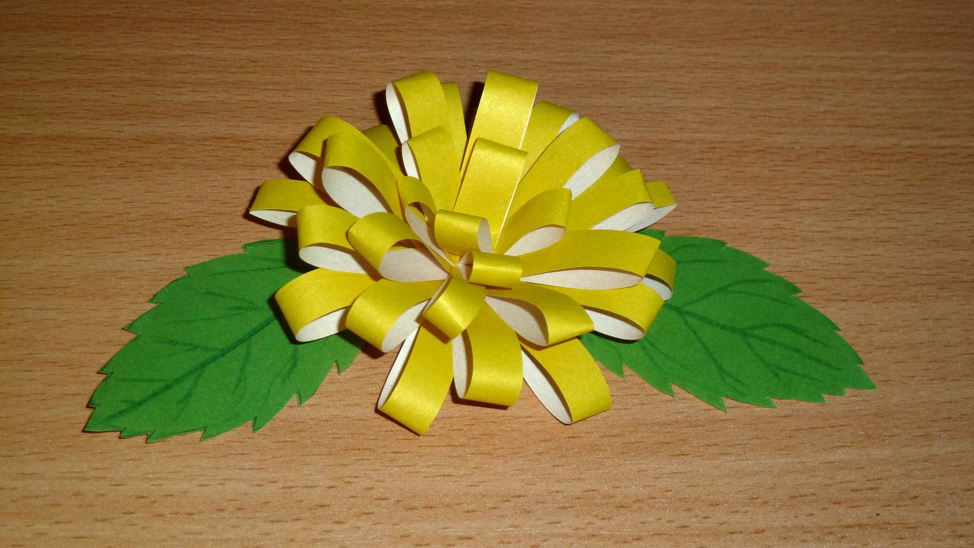 Поделки из бумажных петель: ХРИЗАНТЕМА