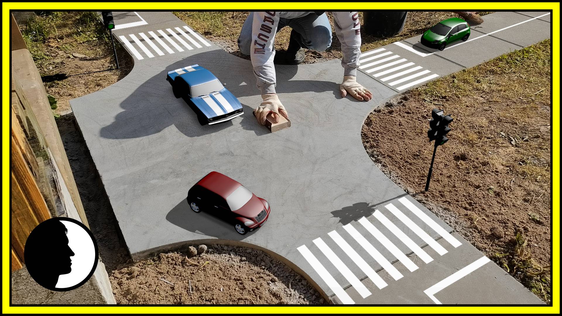 ПЛОЩАДКА - ПЕРЕКРЁСТОК перед домом