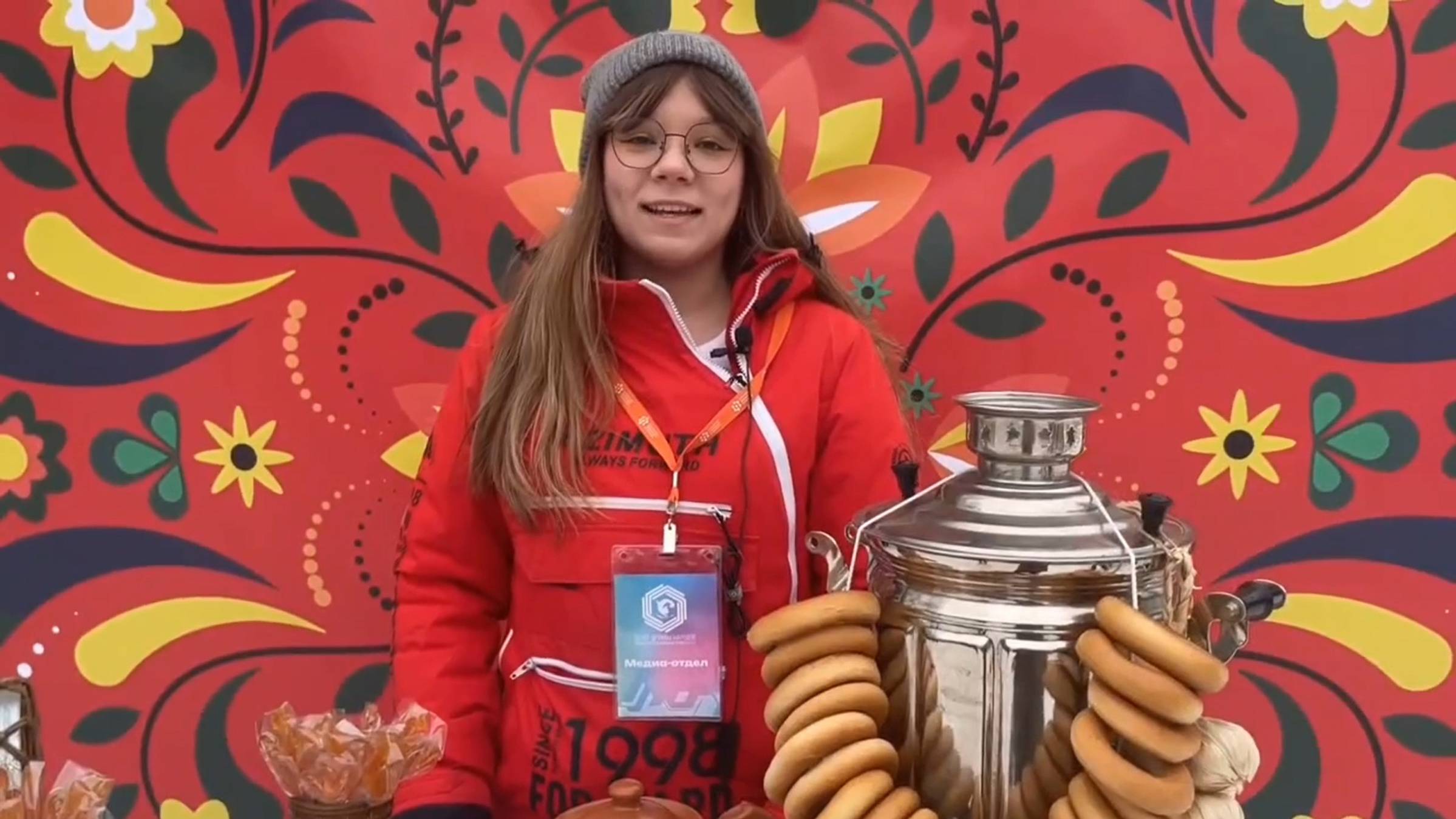 Яркие краски, танцы и аромат горячих блинов