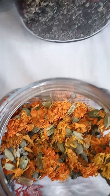 Фито-чай из полезных растений, выращенных на даче