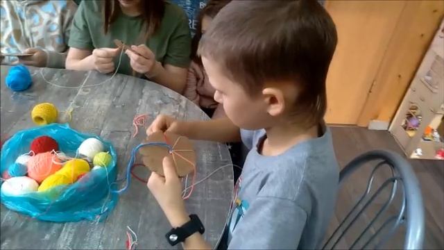 ВИДЕОУРОК 16. ПЛЕТЕНИЕ КОСИЧКИ ИЗ НИТОК