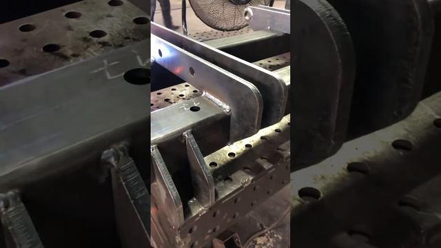 Сварка вибропогружателей на производстве - БАРСВЕЛД жжёт