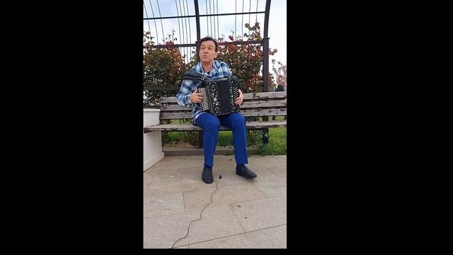 Весело и круто ехал парень на свидание по снегу. Поем вместе.