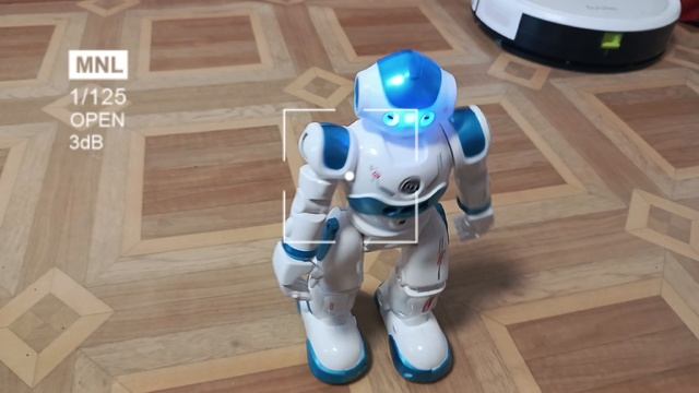 Робот на пульте управления
 Космобот