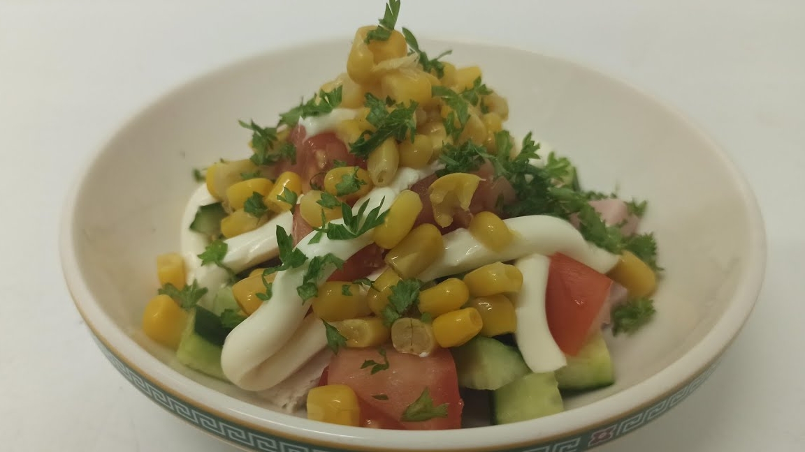 Салат "Любительский", с курицей и ветчиной