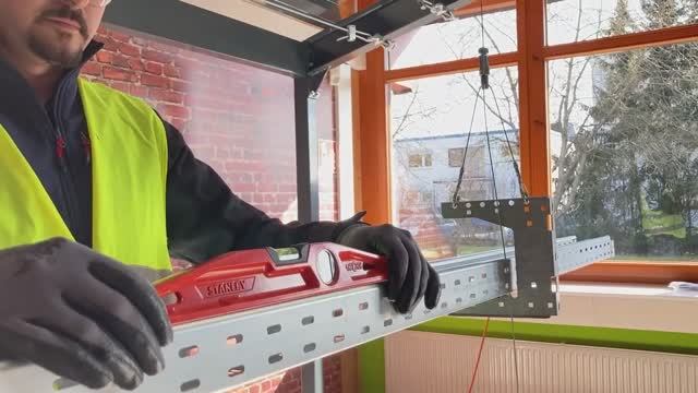 Монтаж кабельных лотков на тросах