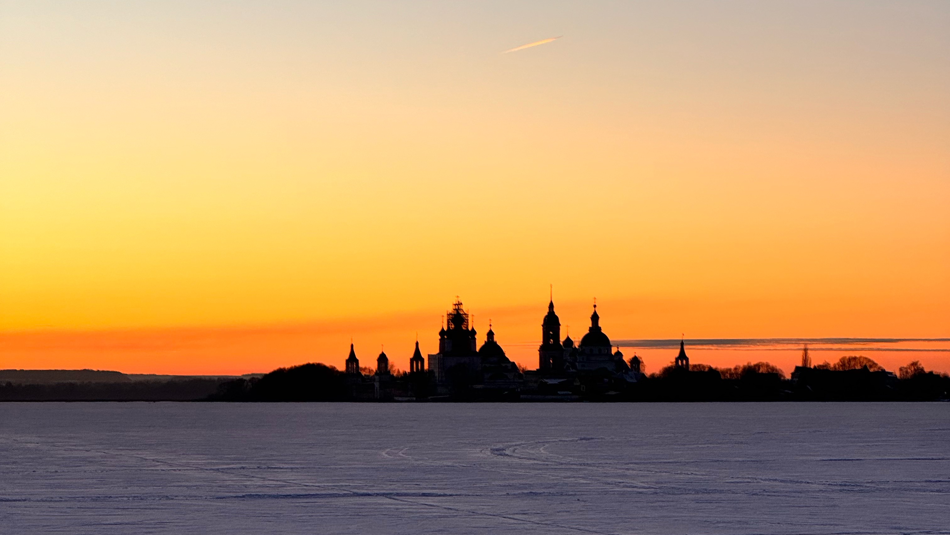 Закат на озеро Неро