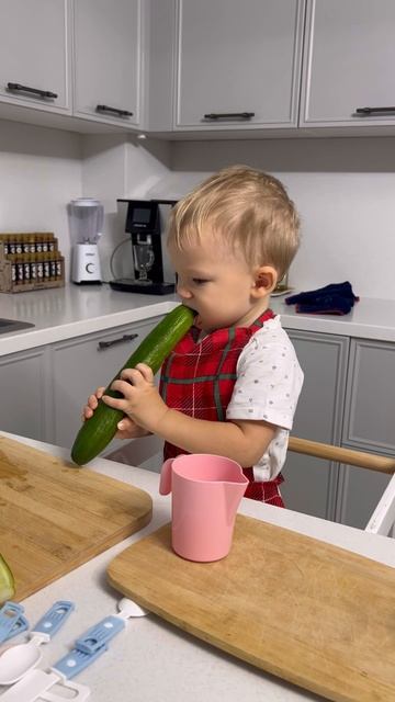 Рулетики из огурца с творожным сыром и рыбой