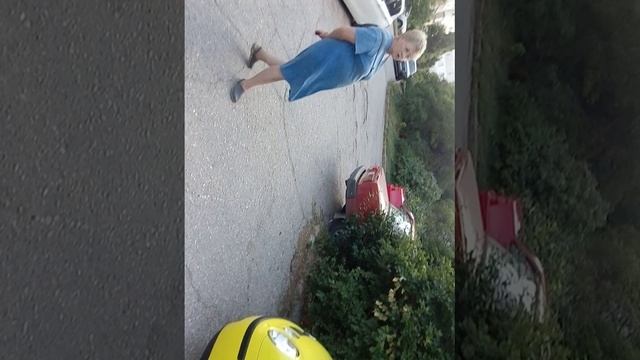 Бабка-автоподставщица видео №2