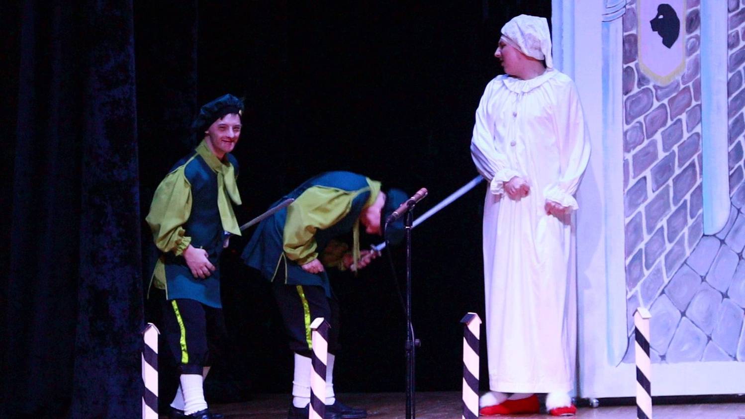 Антон в спектакле Снежная королева