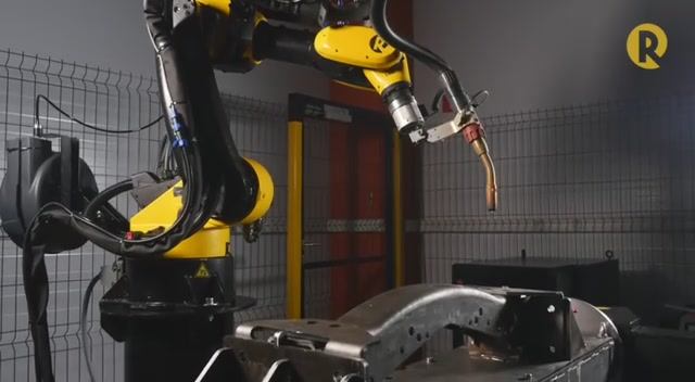 Роботизированная ячейка в паре с нашим же трёхосевым поворотным позиционером - это вообще песня!