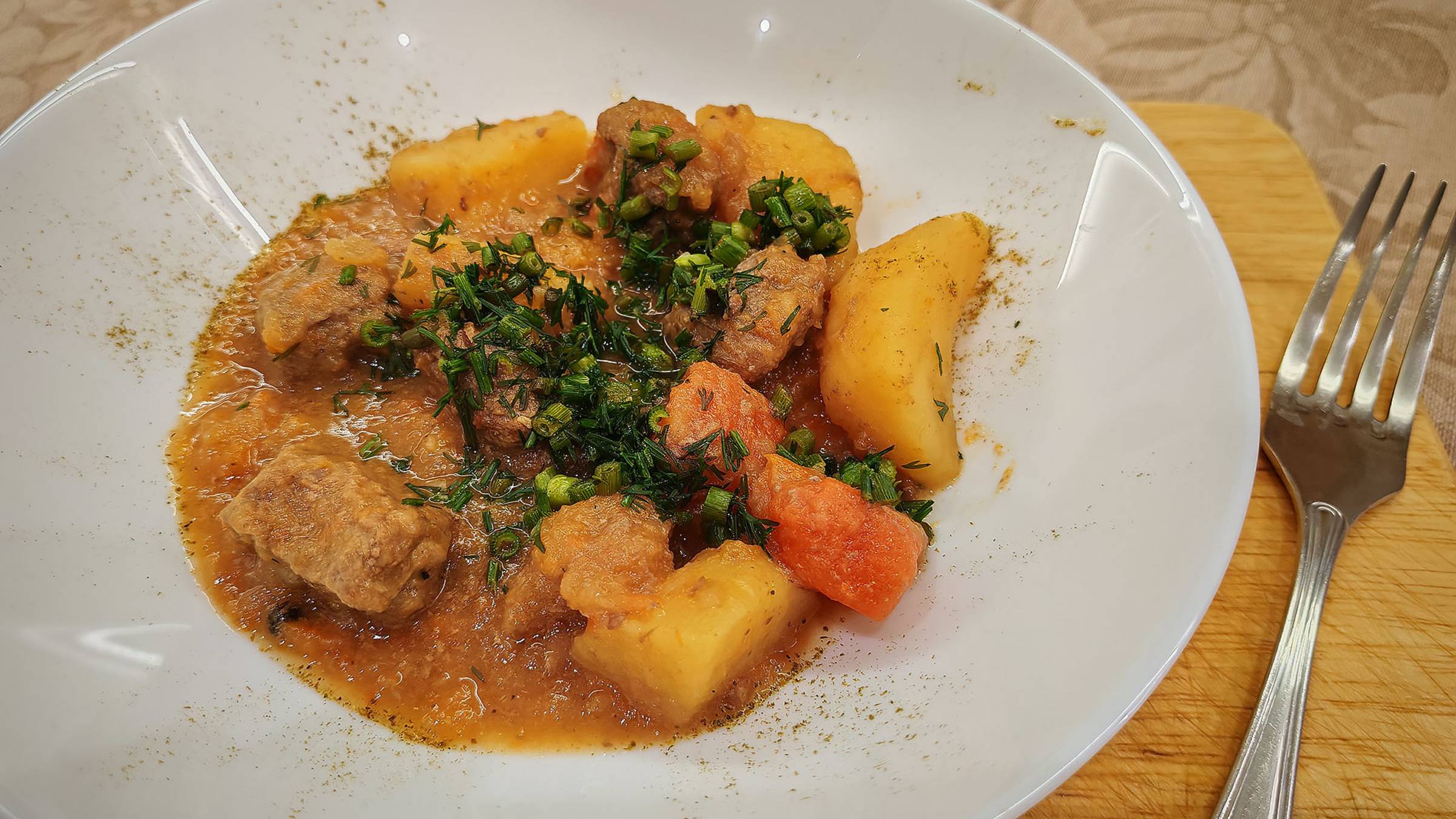 Тушеное мясо с картофелем и репой. Легкий рецепт ужина.