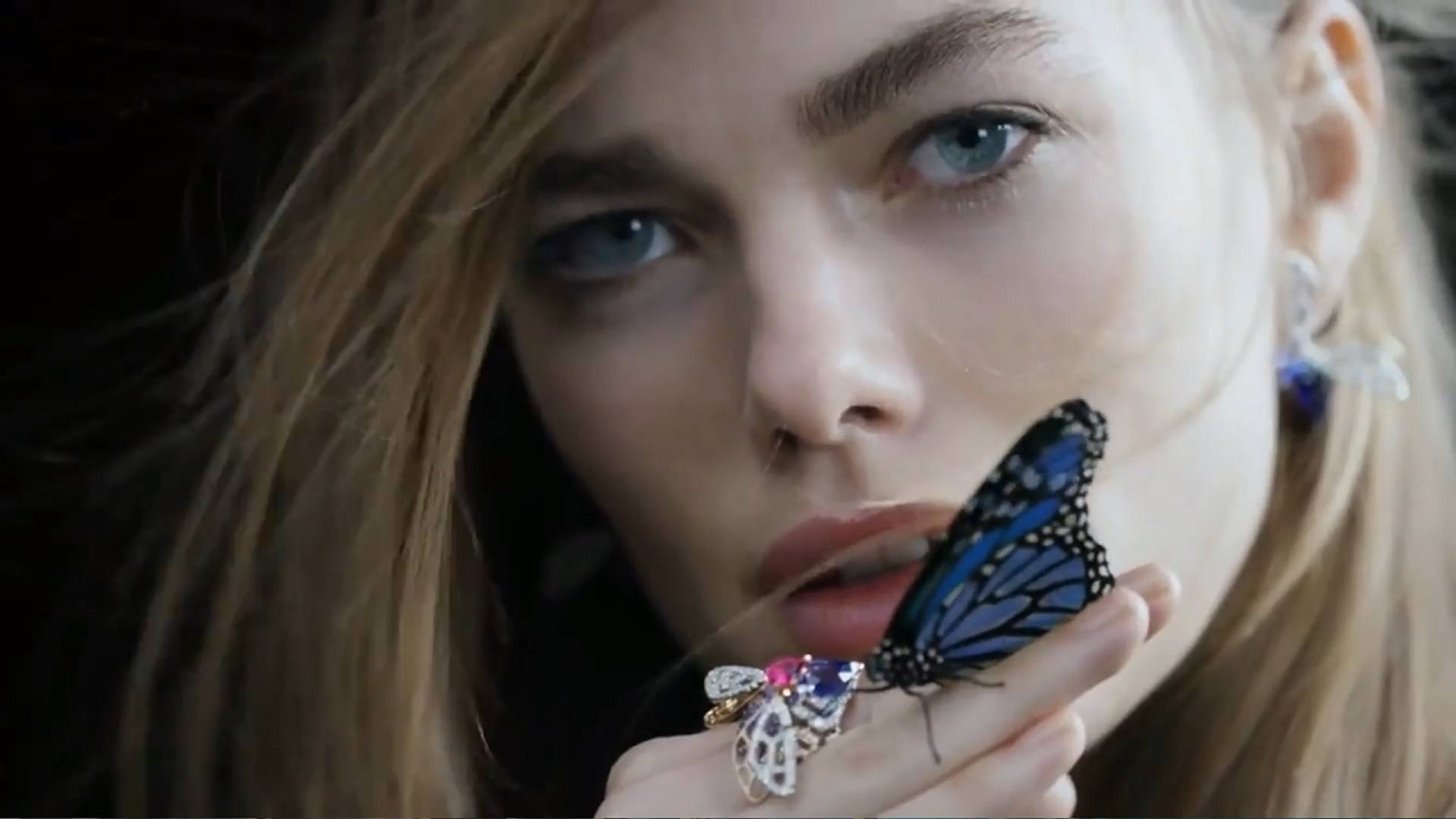 Modern Heroes - Romance In Paris (The 1st Album - Magic)