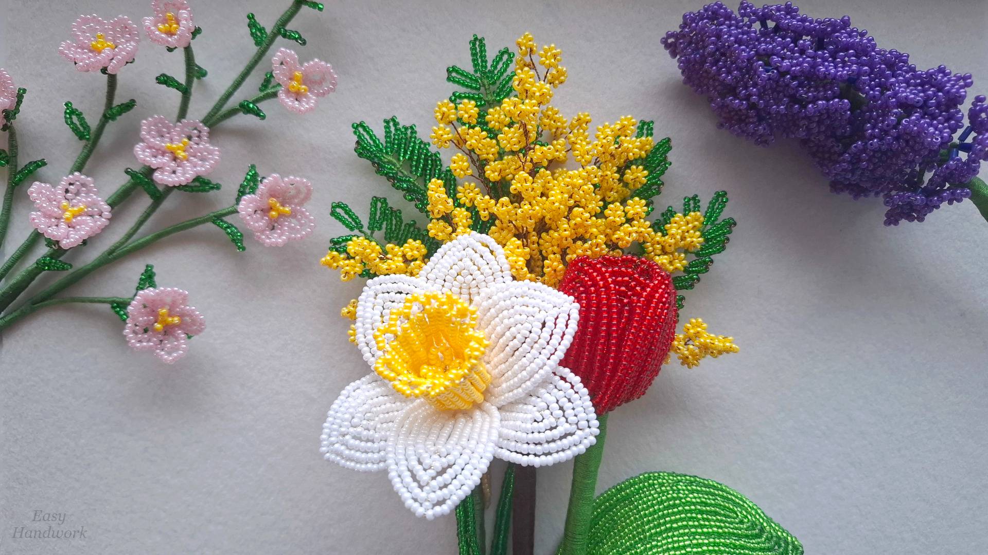 Цветы из бисера. Флешмоб "Весенние искры"