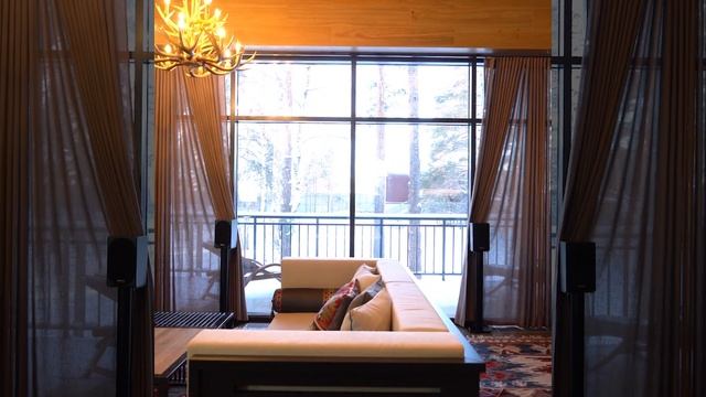 Современное шале с панорамным видом на сосновый бор в проекте Веры Махецкой