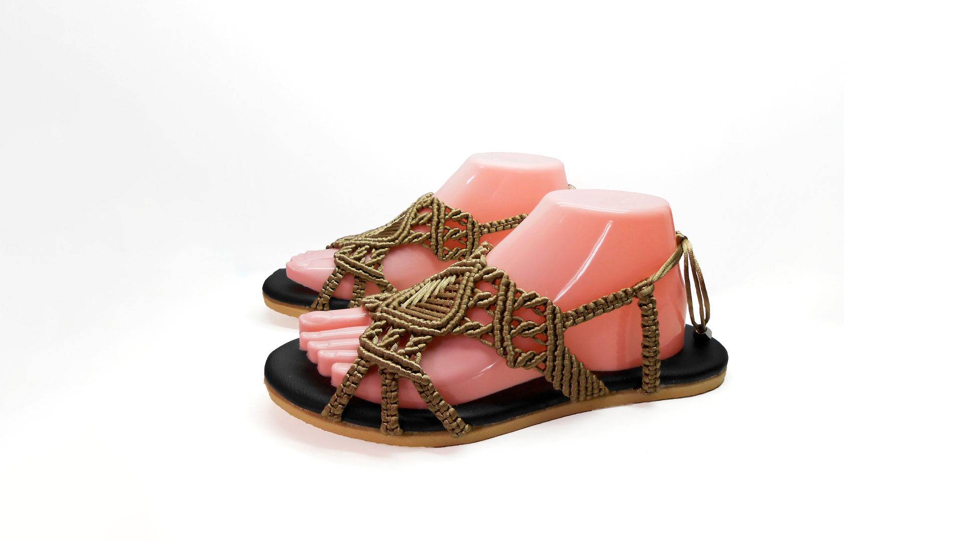 Сандалии плетёные МК
Видео Мастер-класс по изготовлению плетёных сандалий.