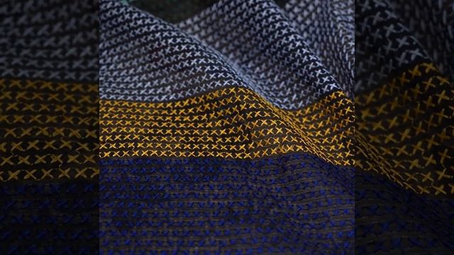 Вышивка на портьерах бывает разная.