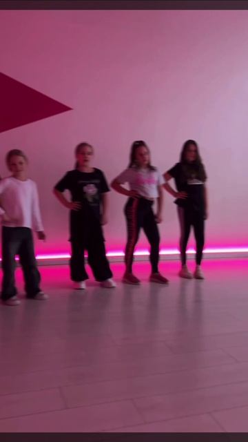 Современные танцы  #MetroDANCE #танцы #танцыдлявзрослых #танцыдлядетей #Смоленск #школатанцев