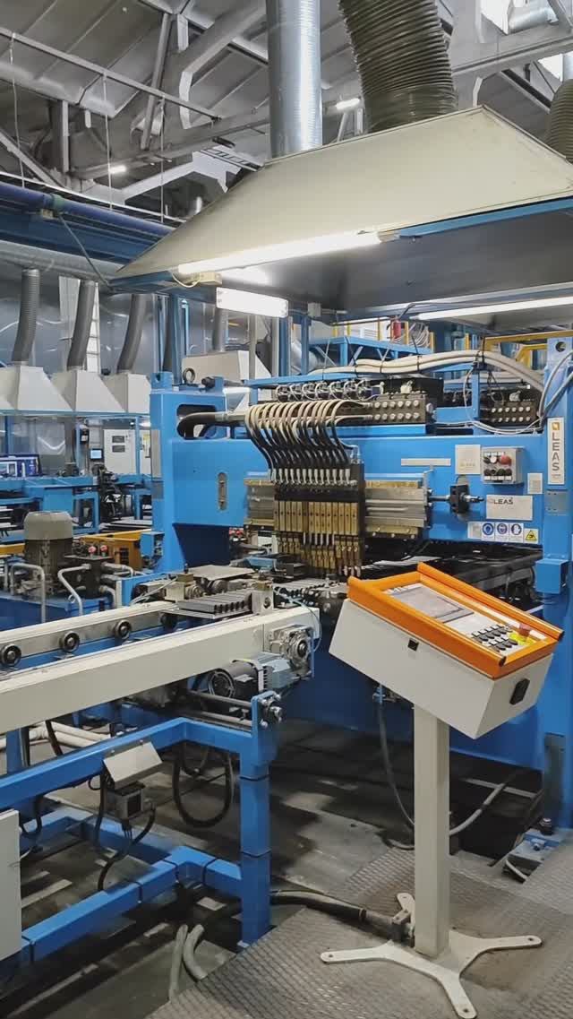 Процесс монтажа третьей авто линии LEAS производства стальных панельных радиаторов Royal Thermo