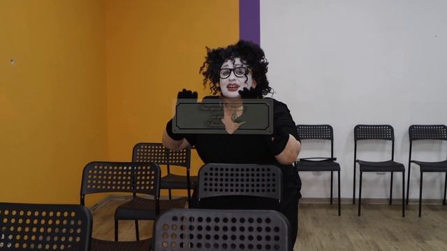 А ты купил себе личное кресло в театре ?