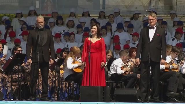 Песня "Легендарный Севастополь", солист Олег Усенко-Золотос.