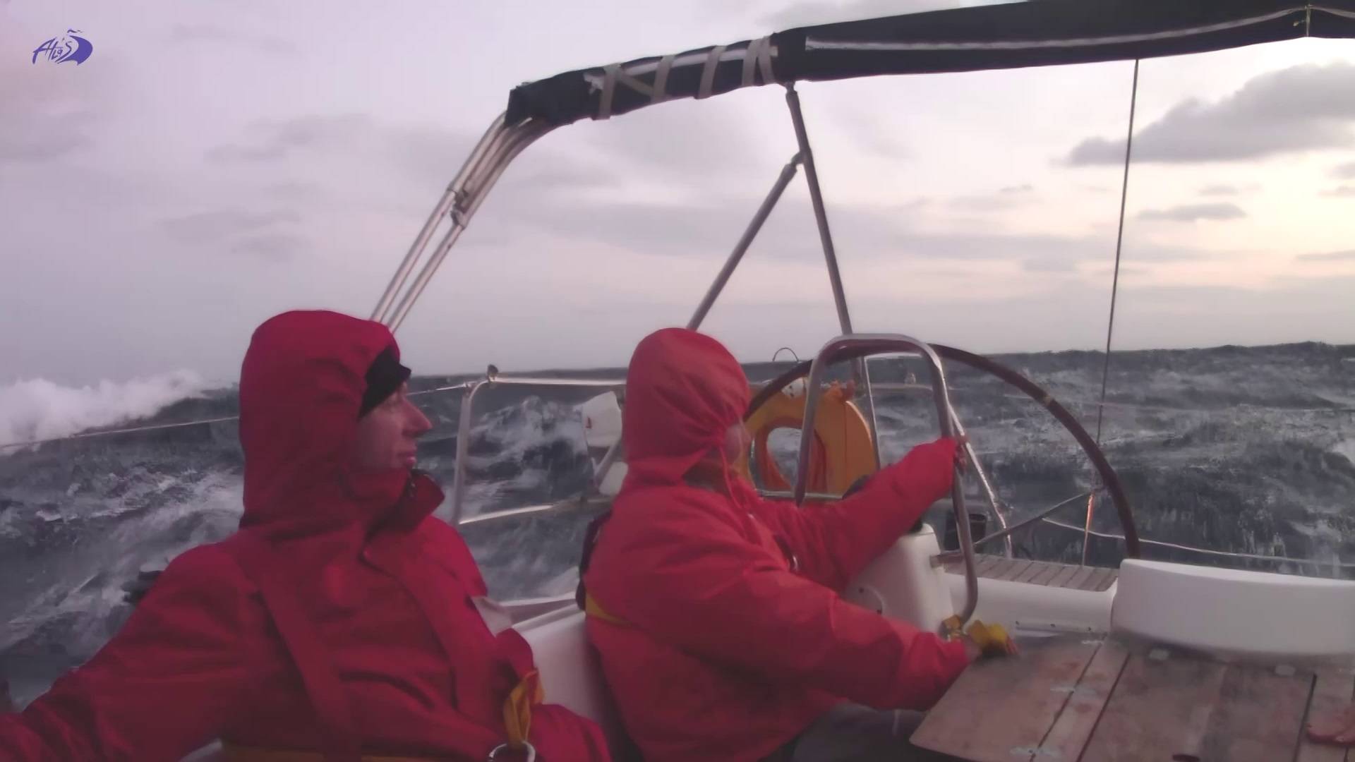 Предрассветная вахта океане