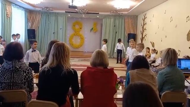 утренник дочки, посвящённый 8 марта