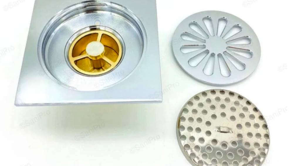 Душевой магнитный трап с сухим затвором забился в бане. Разбираем, смотрим конструкцию.