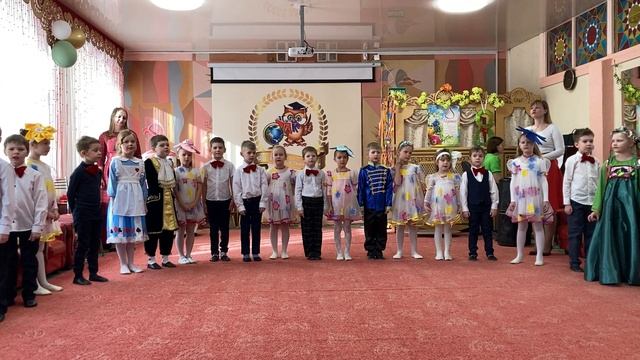 Песня "Здравствуй, мамочкин праздник"( М.Сидорова) Группа №12 "Цветики-семицветики"