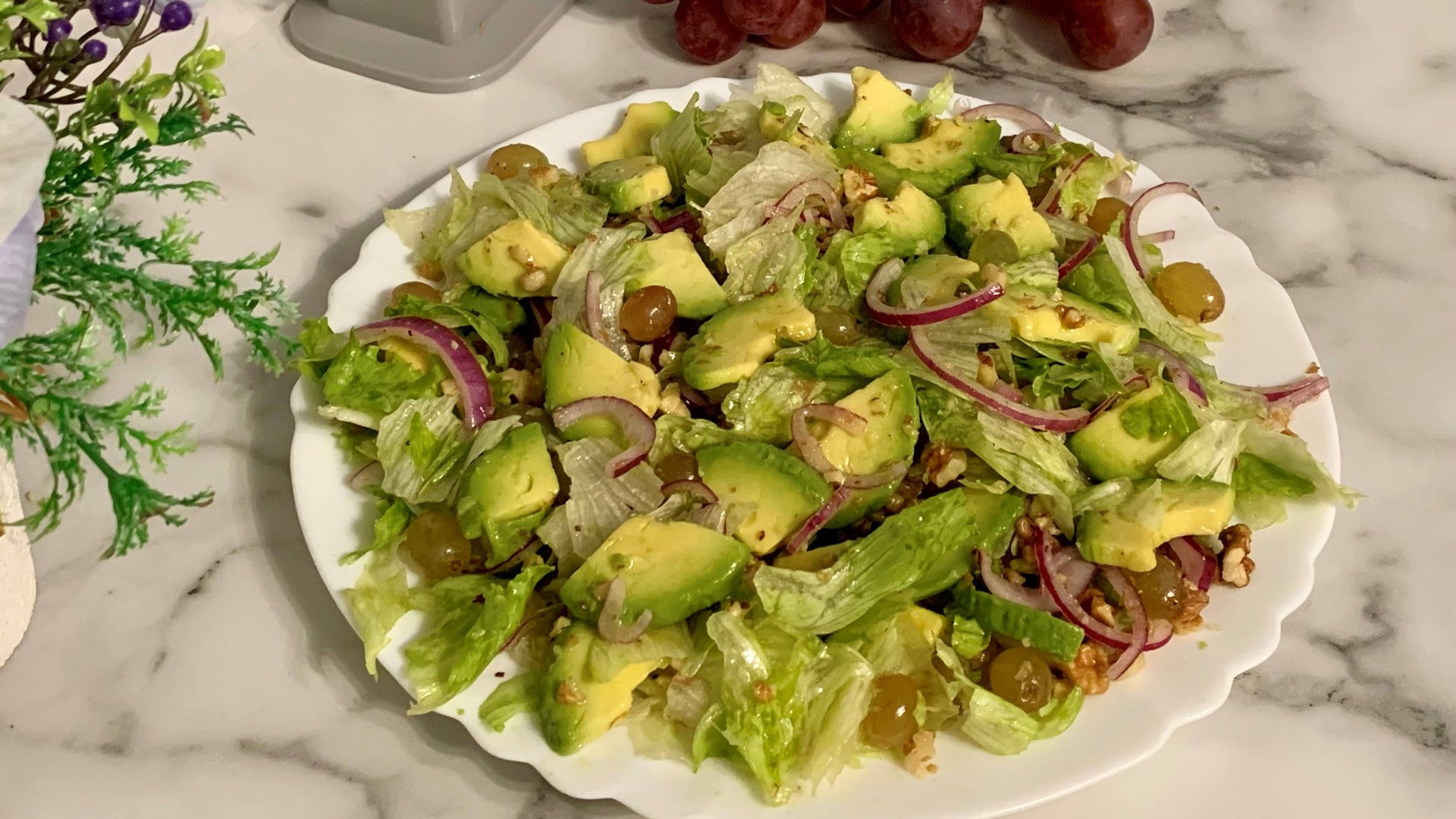 Лёгкий Салат  с Авокадо "КАПРИЗ"