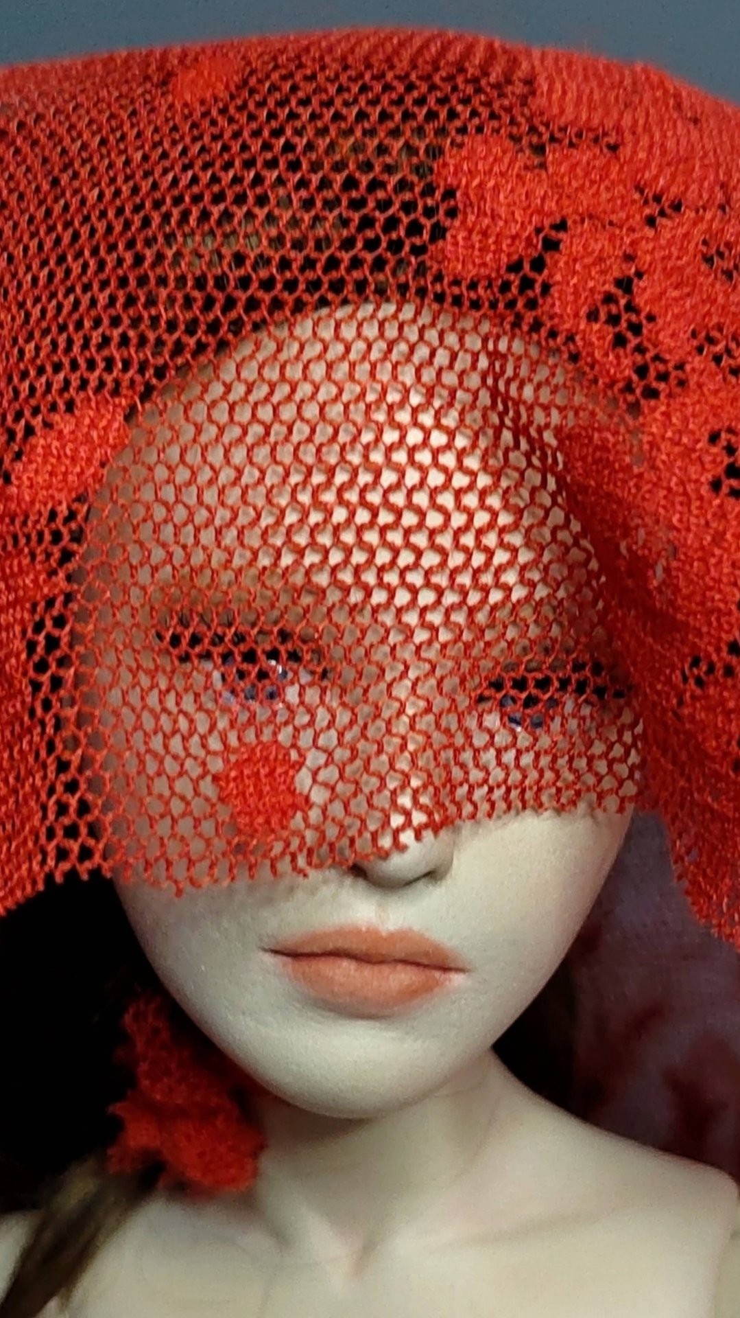 Шарнирная кукла Любовь ожила с помощью искусственного интеллекта.