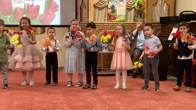 Песня "Чудесный праздник", группа №10 "Солнечные зайчики"