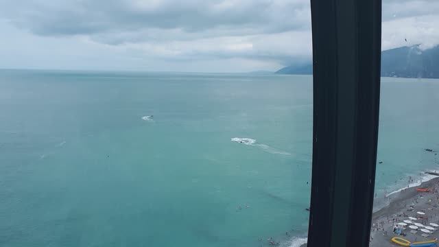 Колесо обозрения в Гагре, вид из кабинки с прозрачным полом