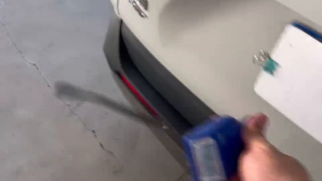 Пример осмотра Toyota RAV 4 в Китае. Толщиномер.