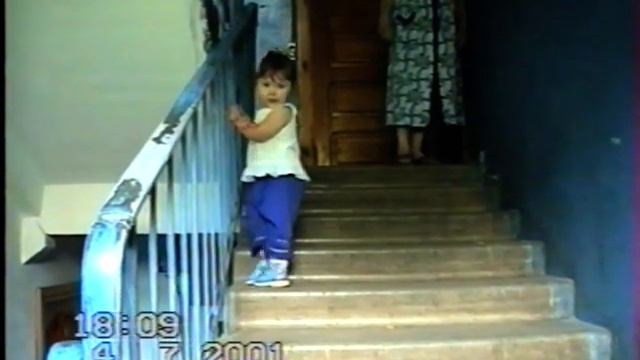 АЛИНА НА ЛЕСТНИЦЕ