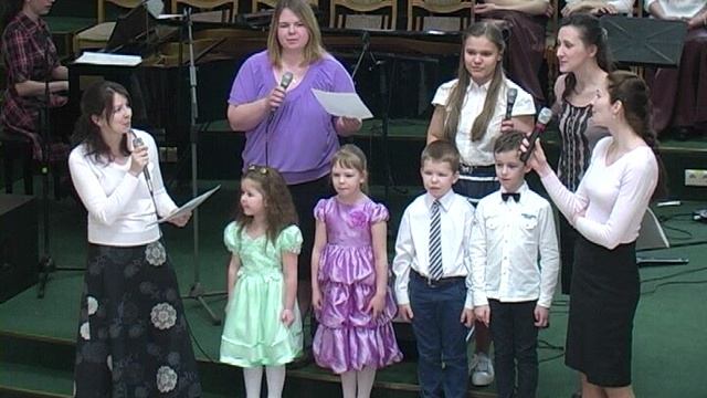 " Нежные руки гладят меня.."/Мама/.