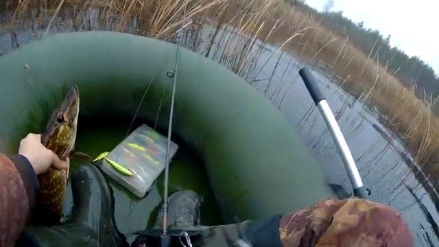 Ловля щуки на спиннинг в ноябре.  Ратлин vs Воблера