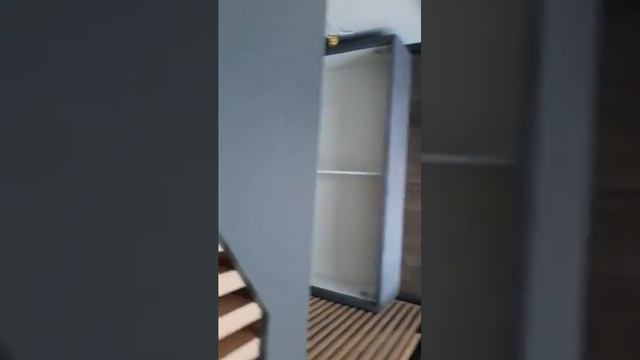 Двухуровневая кровать чердак с подъемным механизмом и ящиками для хранения. Внизу шкаф-купе.