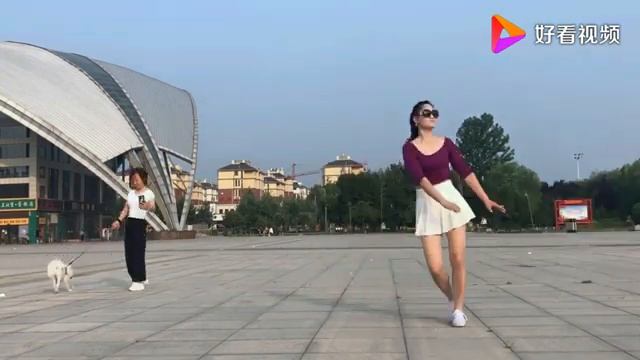 Цин Цин танцует Диско на площади!ПОТЕРПИТЕ БАБУШКА! (юмор) Rashni-Baboushka - Italo dance mix #青青