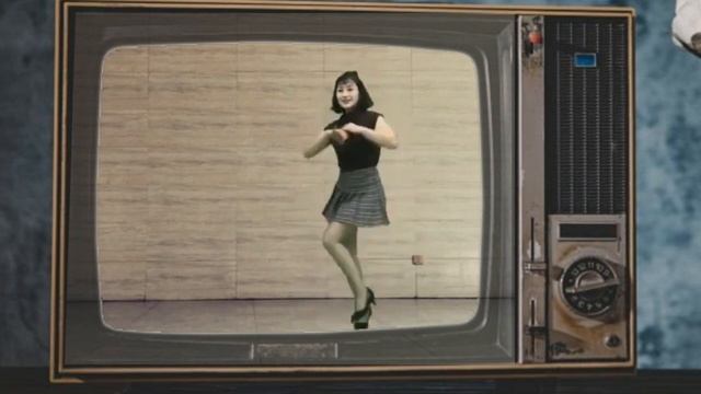 Цин Цин (Qingqing) танцует  под хит 1978 года GLORIA GAYNOR-I WILL SURVIVE (COVER BY JACKREE) #青青