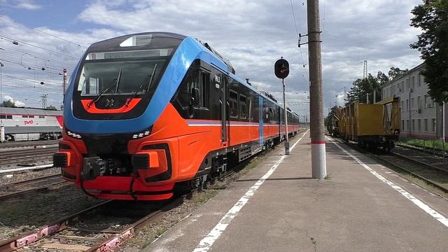 Дизель-поезд РА3-023 "Орлан" (ЦППК) стоит у 3-й платформы ст. Голутвин.