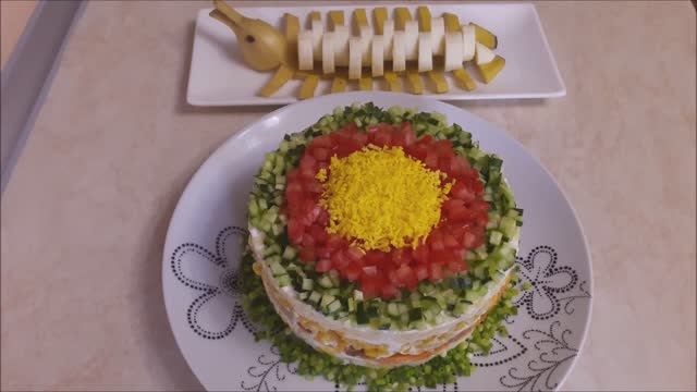 Салат ЯРКАЯ ФАНТАЗИЯ и КАК красиво нарезать банан УКРАШАЕМ праздничный стол