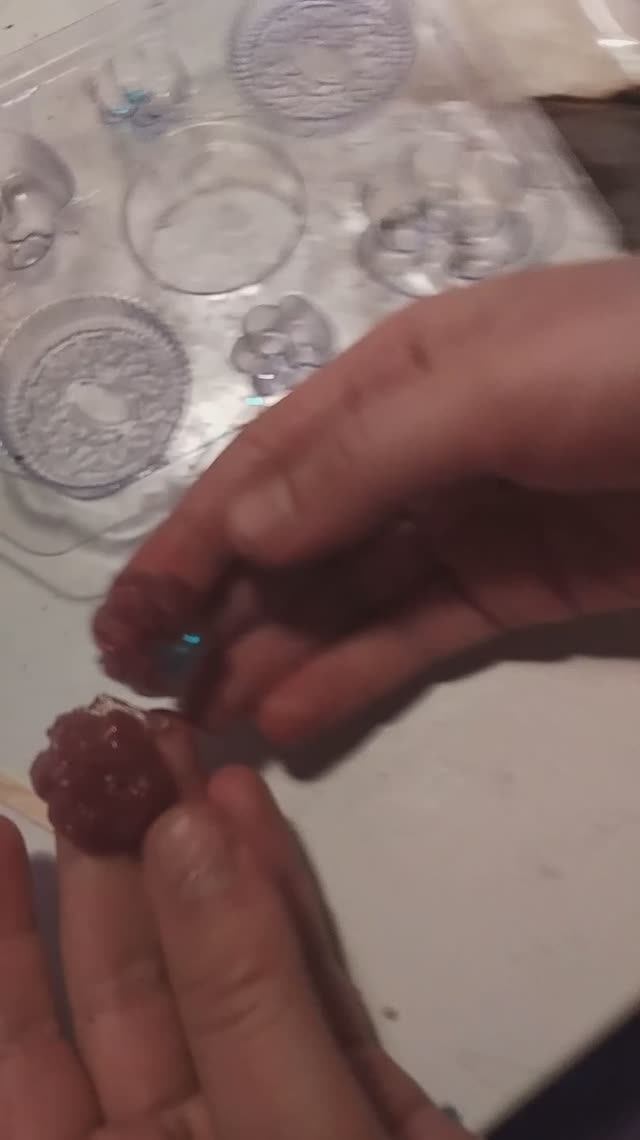 Делаем таба лапки.