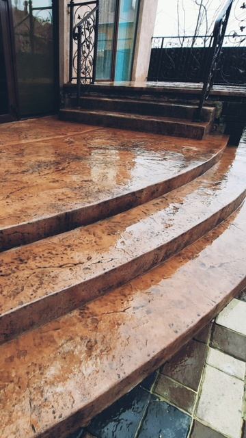 Отделка крыльца в мастерской ДизайнБетон